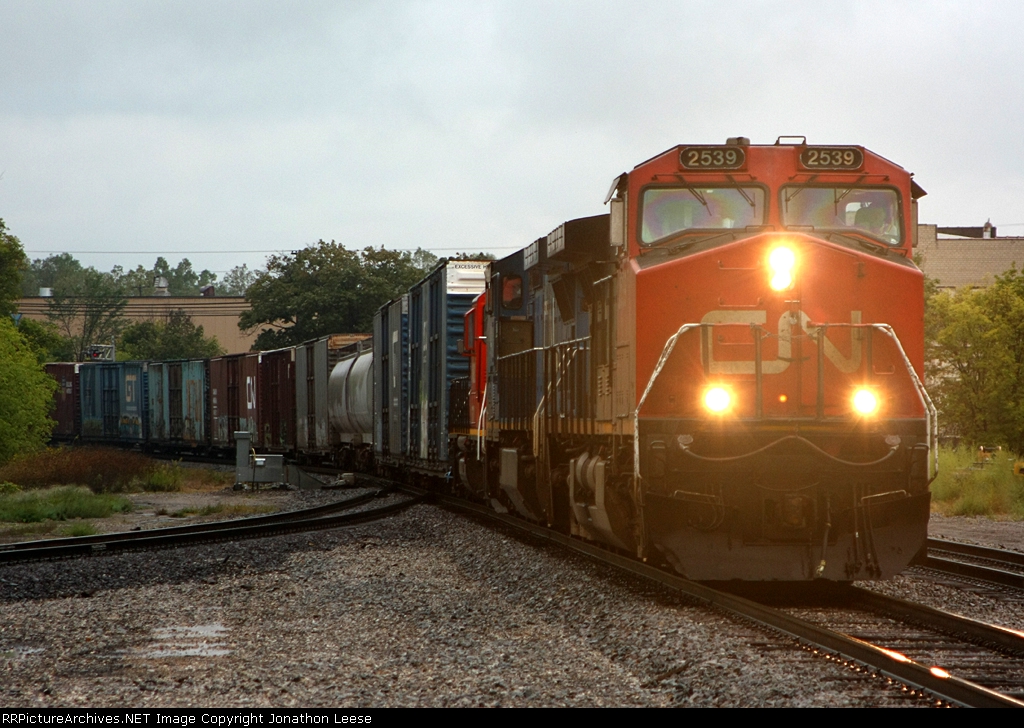 CN 2539 leads an IC Dash 8 and a GTW Geep east
